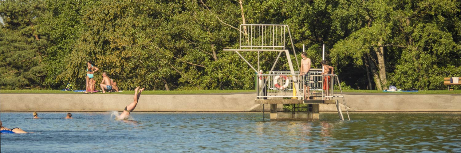Badestausee Forchtenstein am Rande des Rosaliengebirges