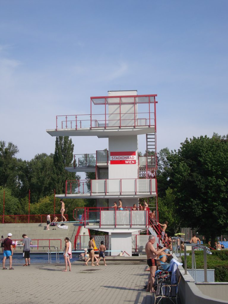 Stadionbad im Wiener Prater - familiii